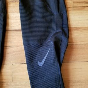 Nike | Pants | Nike Pro Hyperwarm Max Therma Training Tights | Poshmark